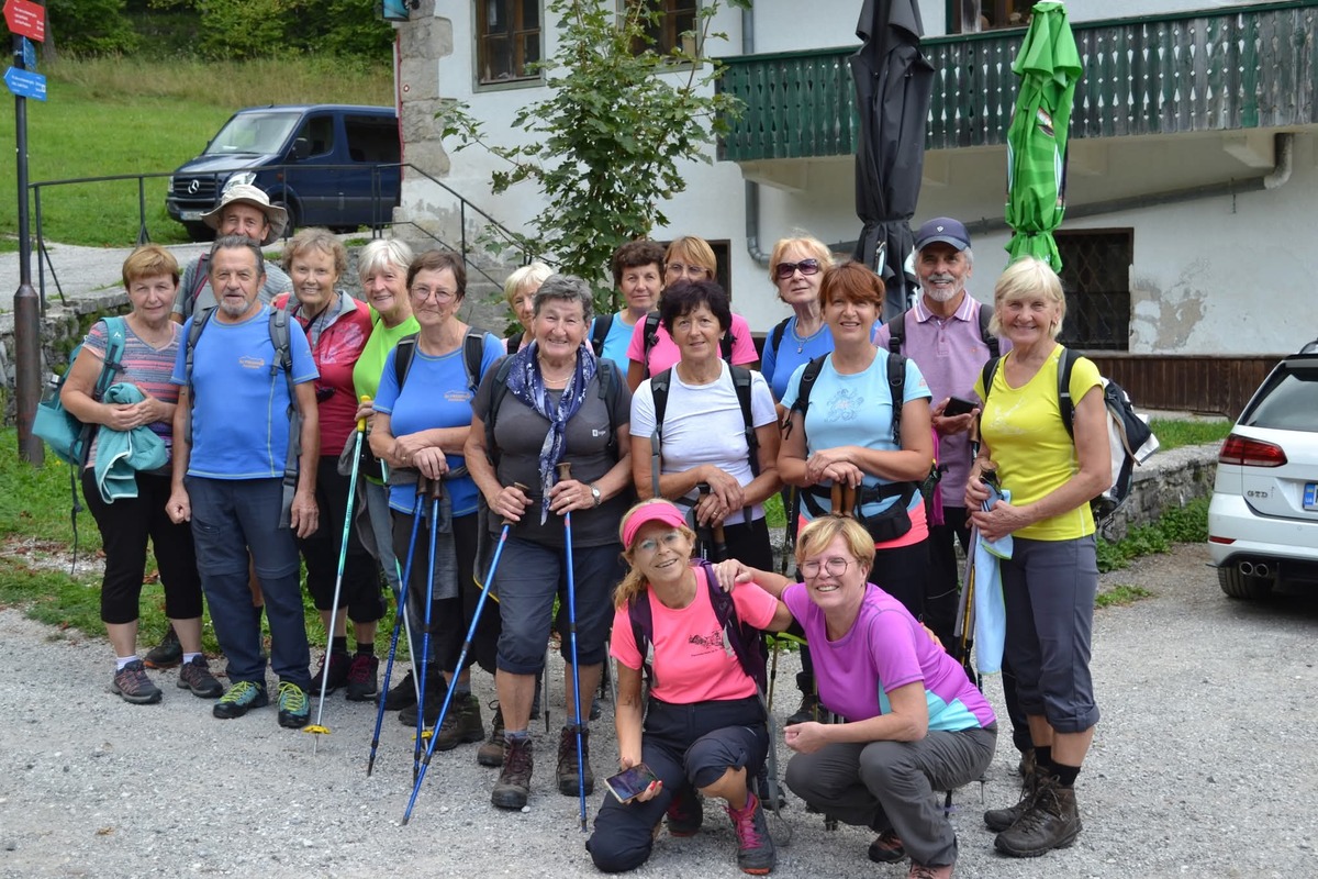 Pohodniki DU Preddvor in 70 let Metke Štempihar - preddvor.si