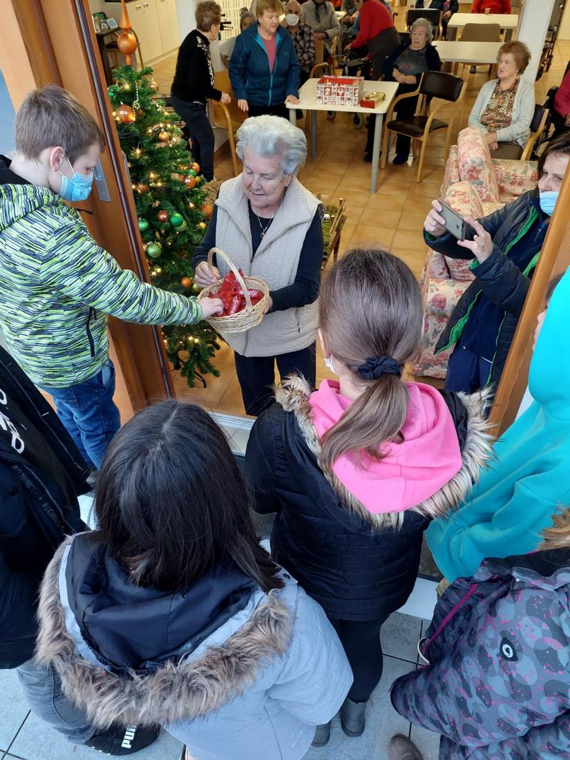 Dobrodelna akcija Stanovanjske skupine Črnava: Naj bo veseli december ...